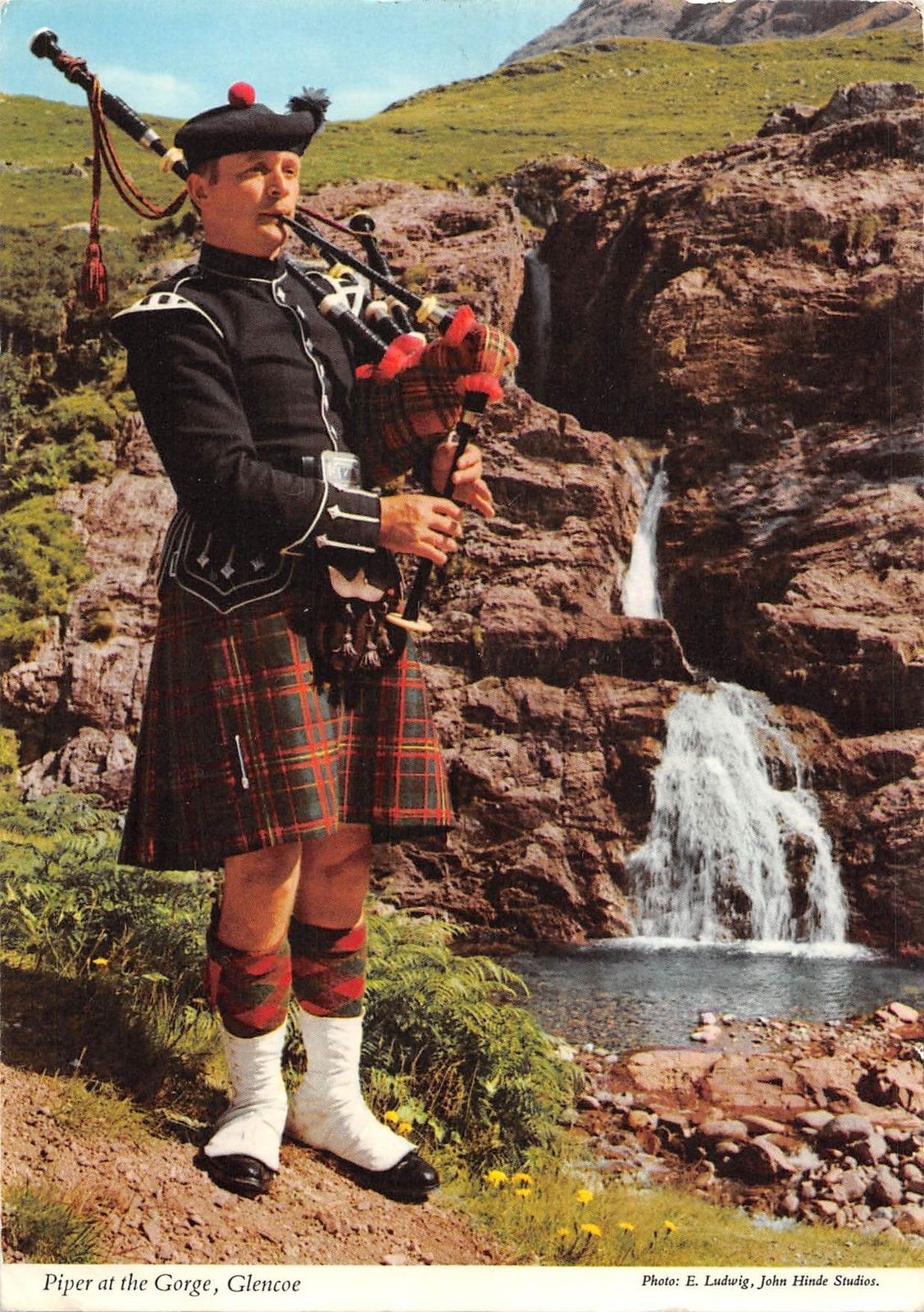 BR92050 glencoe scotland piper at the george types folklore costumes ...