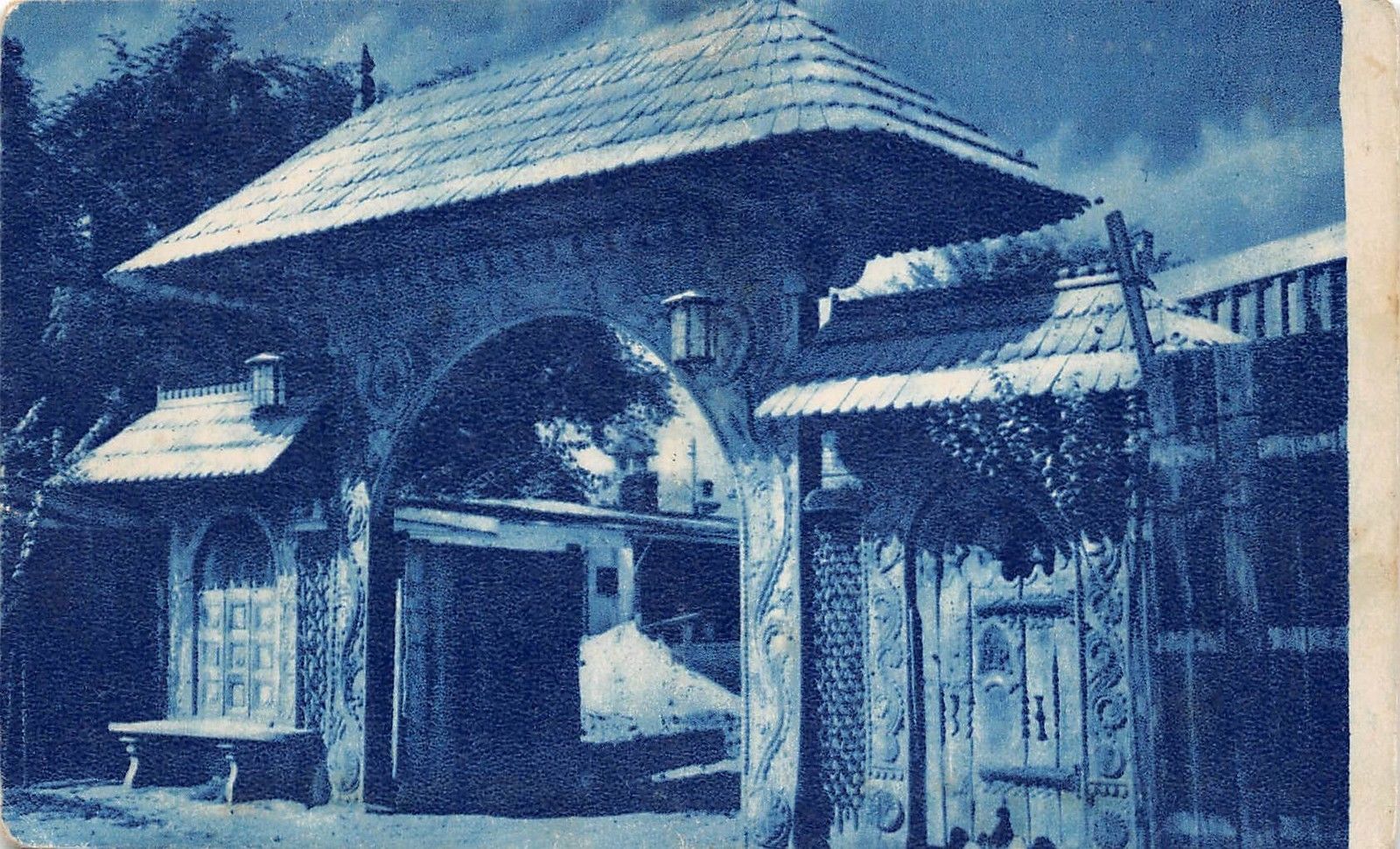 B87 poarta veche romaneasca in lemn sculptat romania folklore types ...