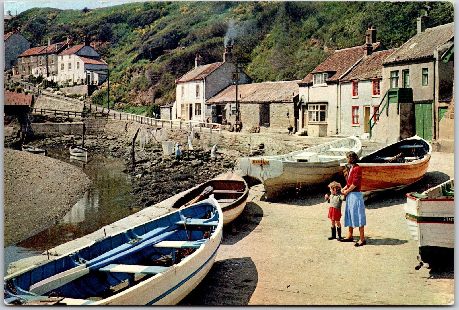 Staithes Yorkshire Fishing Town Deep Creek Roxby Beck Flowing To Sea ...