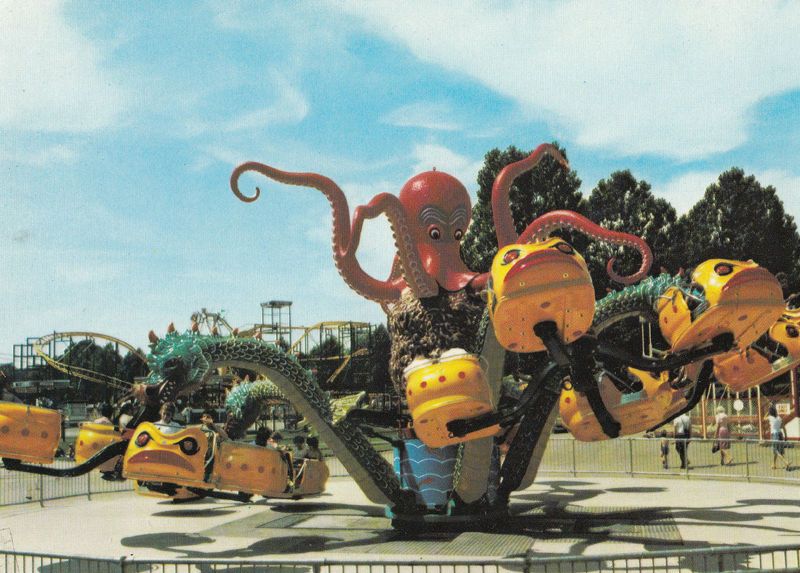 The Octopus Fairground Ride Drayton Manor Zoo Staffordshire 1980s ...