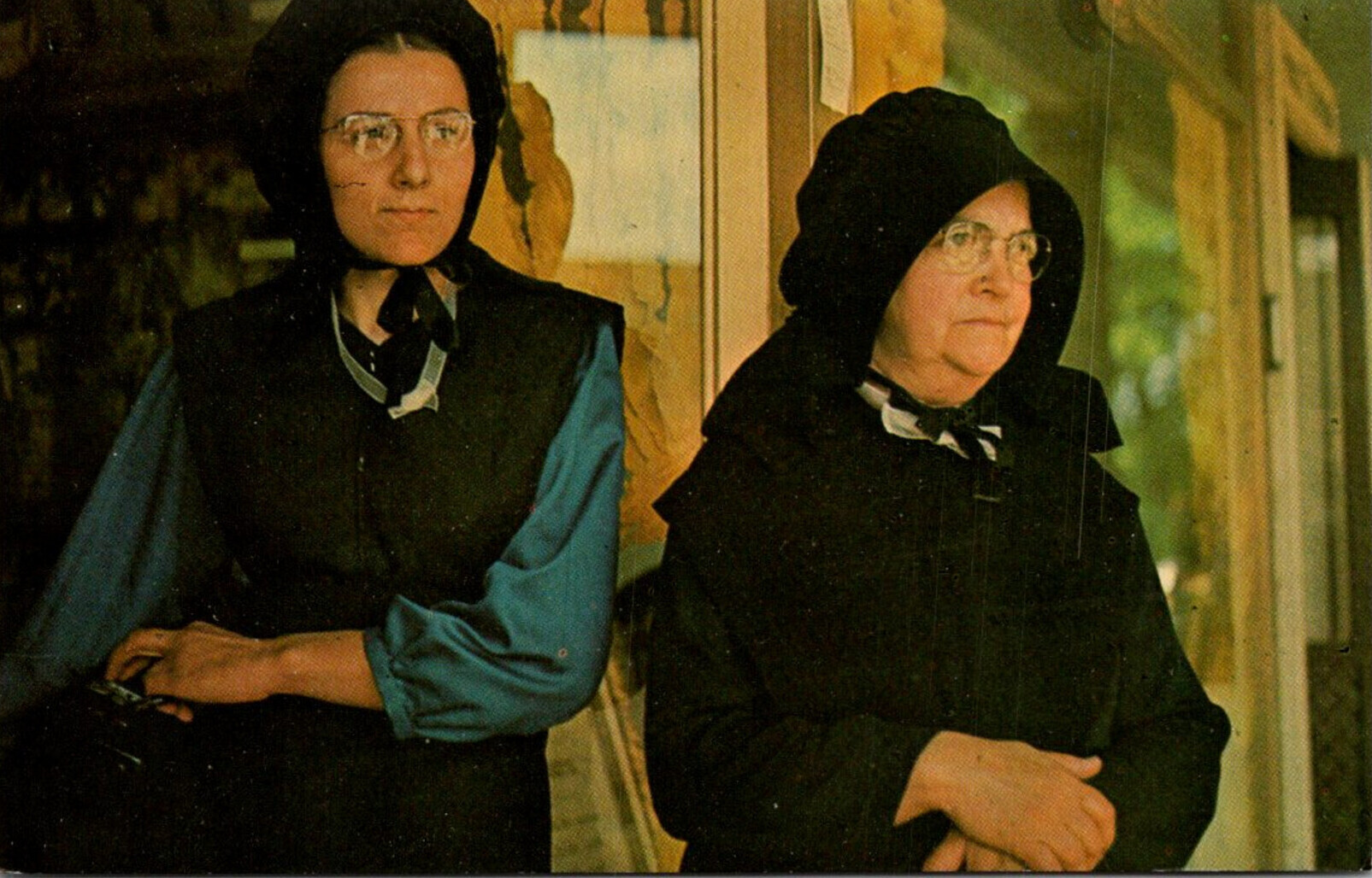 Pennsylvania Greetings From Amish Country Amish Mother and Daughter ...