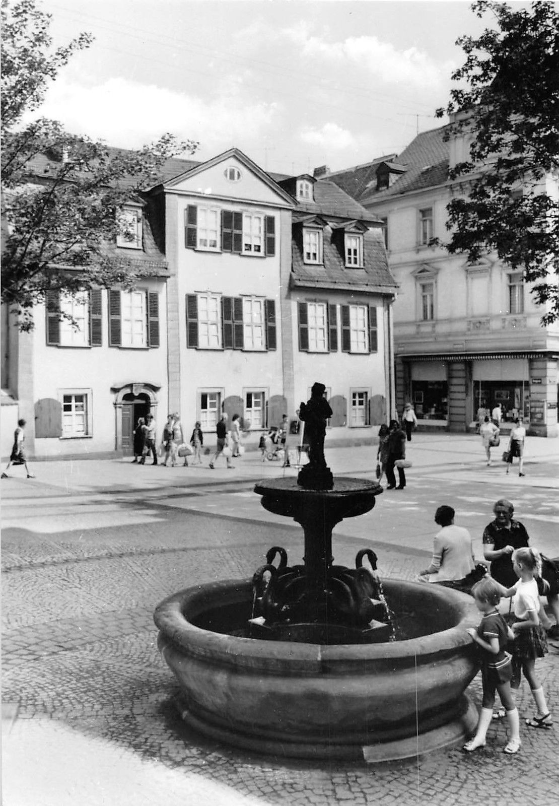 BG2515 schillerhaus und gansemannchenbrunnen weimar CPSM 14x9.5cm ... BG2515 schillerhaus und gansemannchenbrunnen weimar CPSM 14x9.5cm ...