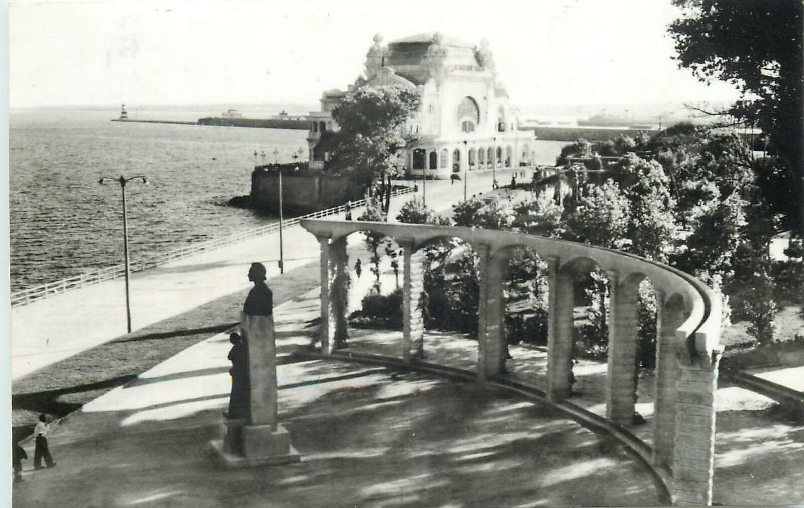 Romania Constanta pe faleza Cazinoul marea neagra statuie Postcard ...