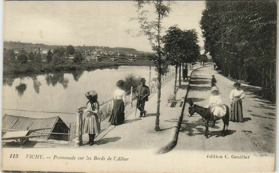 CPA Vichy Promenade sur les Bords de l'Allier (1156392) | Europe ...