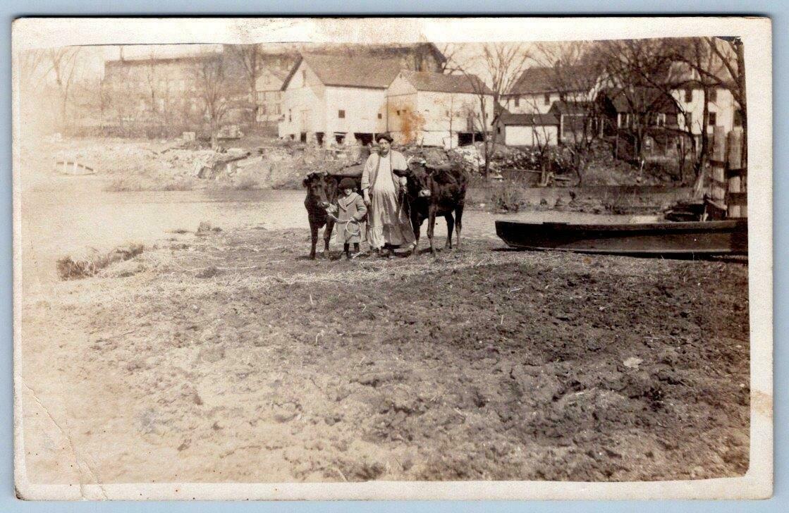 1907-1919 ERA Rppc*Danielson Connecticut?*Ct*Cows*Woman*Child*Farm*Barn ...