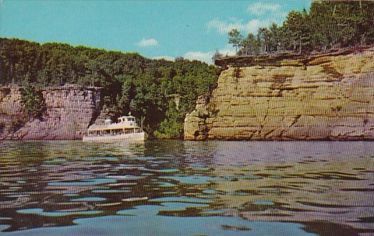 Wisconsin Wisconsin Dells Clipper Winnebago At Sunset Cliffs Dells Of ...