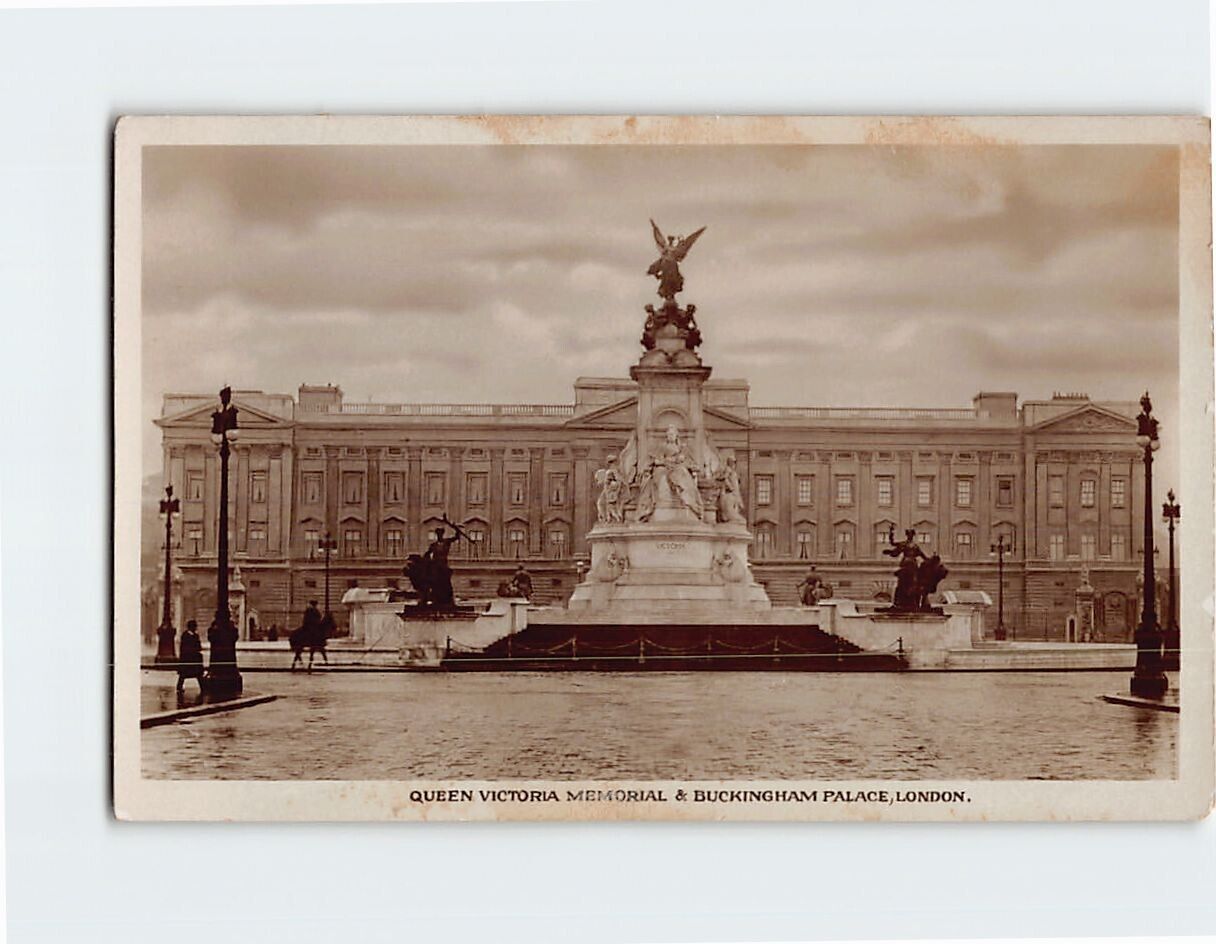 Postcard Queen Victoria Memorial & Buckingham Palace London England ...