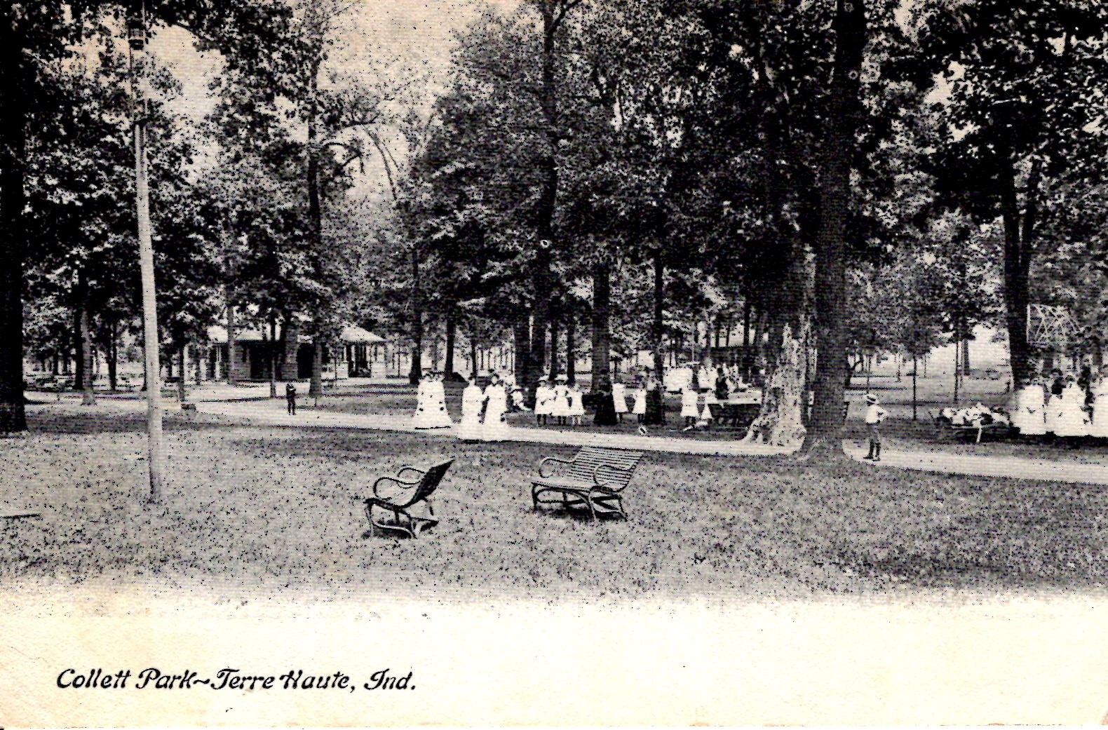 Terre Haute, Indiana - Women posing for a photo at Collett Park - c1905 ...