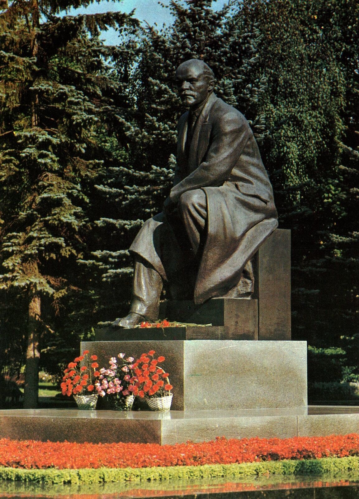 Vintage Continental Size Postcard Statue of Lenin at Kremlin Moscow ...