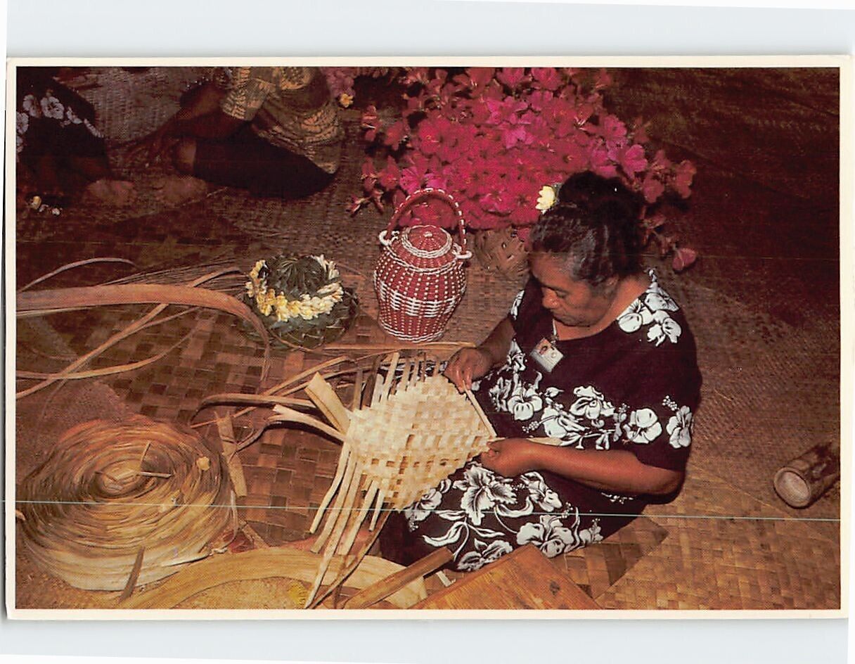 B-213479 Weaving Hala Tree Leaves Lauhala Polynesian Cultural Center ...