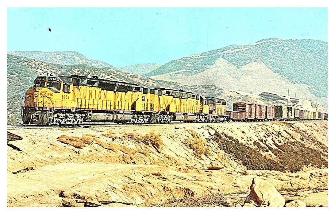 Union Pacific 6934, pair Centennial Locomotives with cabless Geep ...