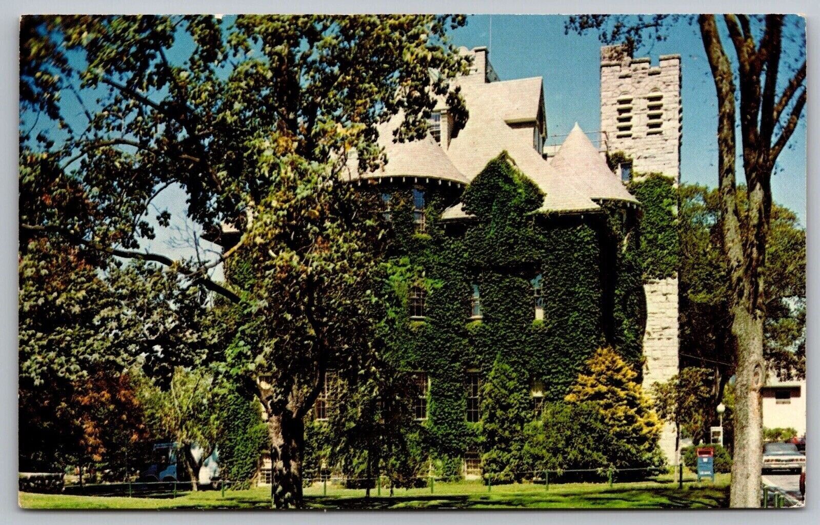 Davis Hall Dorm University Rhode Island Alumni Office School Campus VNG ...