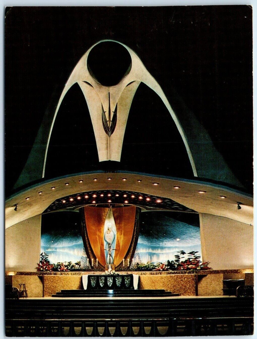 Outdoor Shrine Altar, National Shrine of Our Lady of the Snows ...