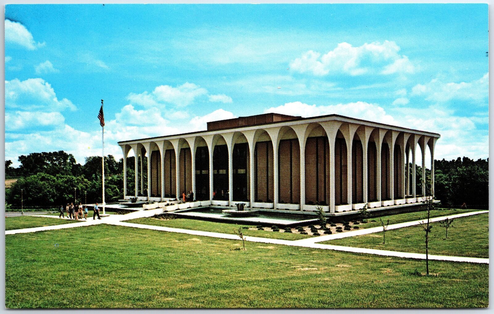 Vintage Postcard Mormon Visitors Center at Independence Missouri ...