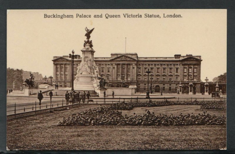 London Postcard - Buckingham Palace & Queen Victoria Statue RS13917 ...
