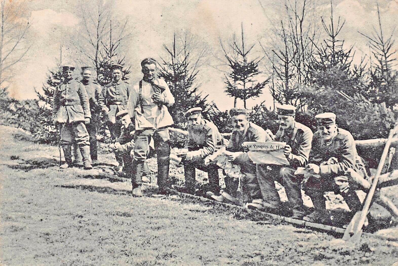 WW1 German ? Soldiers Reading Newspaper1915 Feldpoststation Photo ...