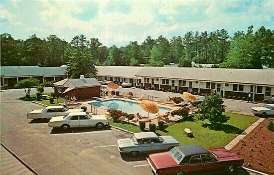 VA, Williamsburg, Virginia, Carolynn Court, 1970s Cars, Dexter Press No ...