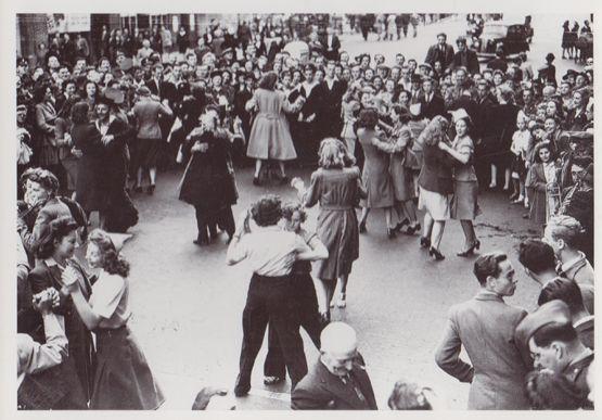 London Regent Street Dancing Party End Of War Celebrations Military WW2 ...