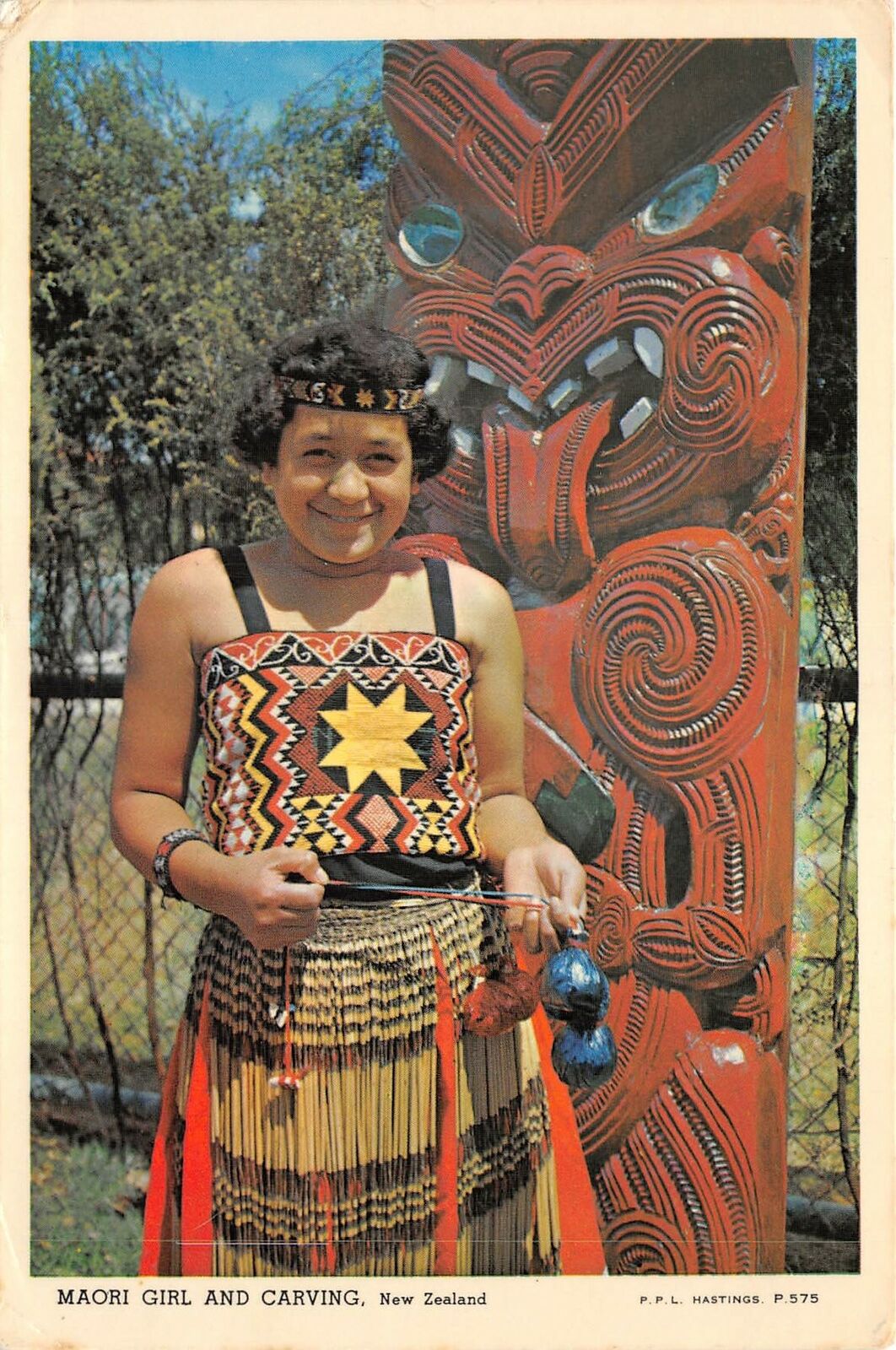 Lot159 new zealand maori girl and carving types folklore costume ...