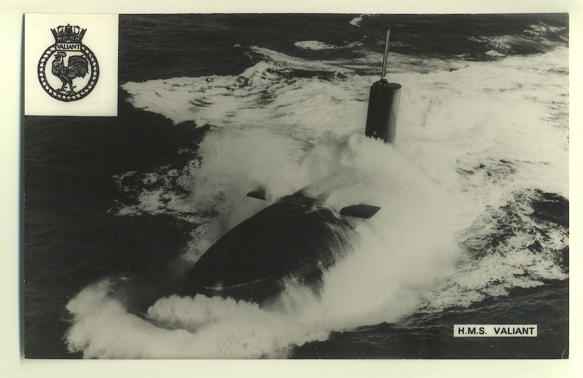 na1470 - Royal Navy Submarine - HMS Valiant - photograph | Topics ...