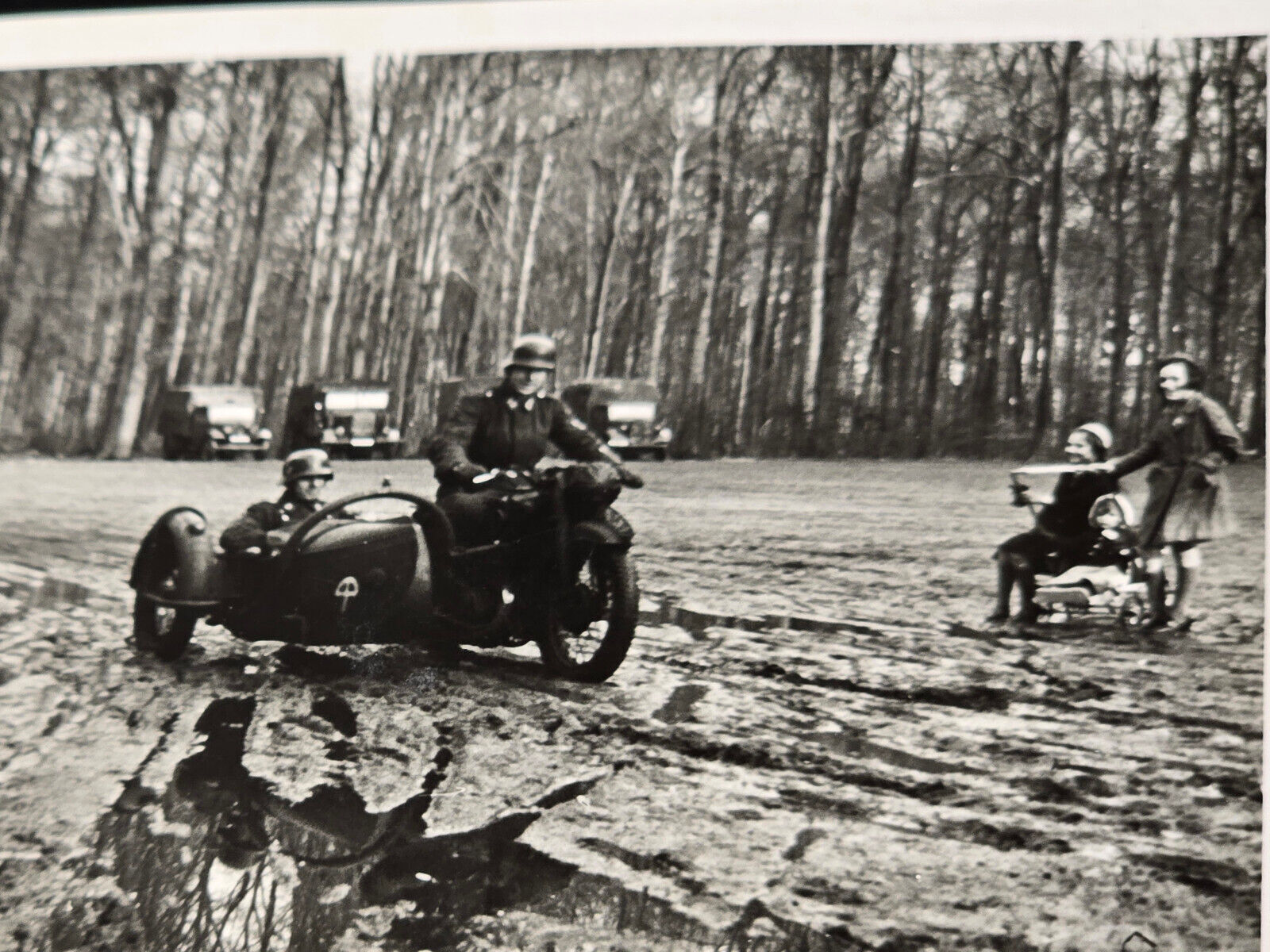STEEL HELMETS SOLDIERS MOTORCYCLE RACE FEMALES WW2 WWII German Military ...
