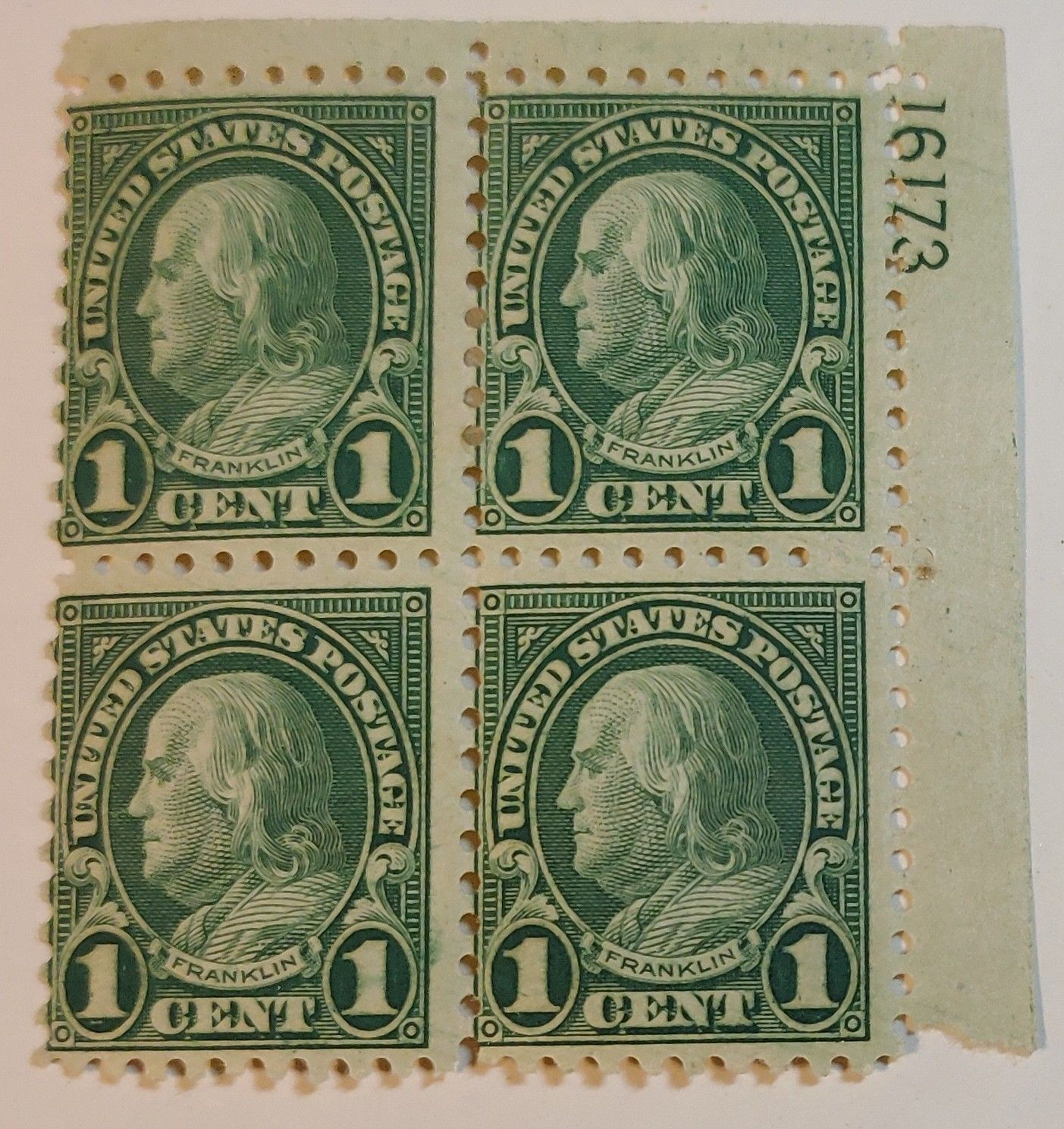 Scott Stamp# 581-1923 1¢ Franklin, Green. MHR, OG. PB of 4 #16173. SCV ...