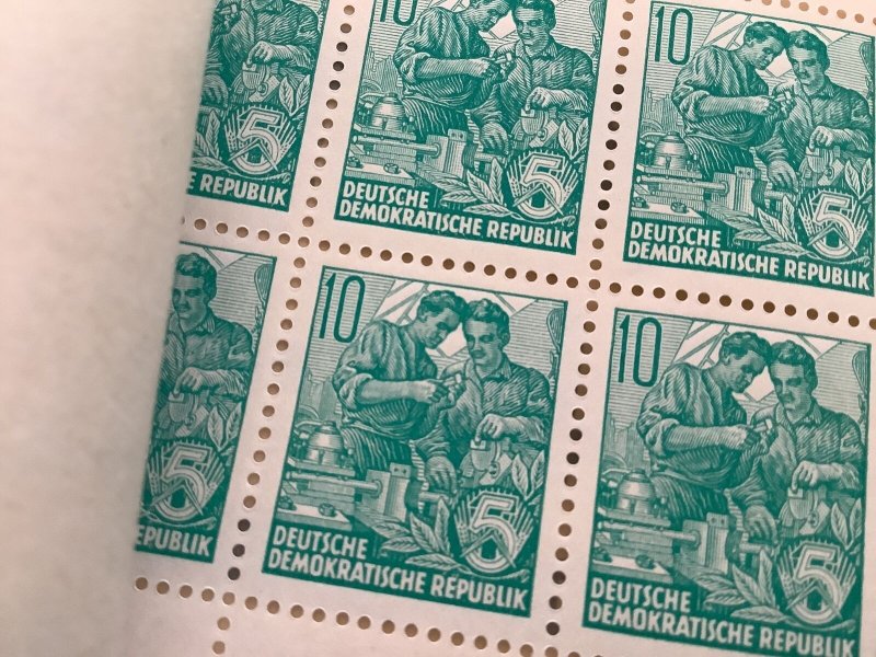 German Democratic Republic mint never hinged 1957 stamps booklet R49967 ...