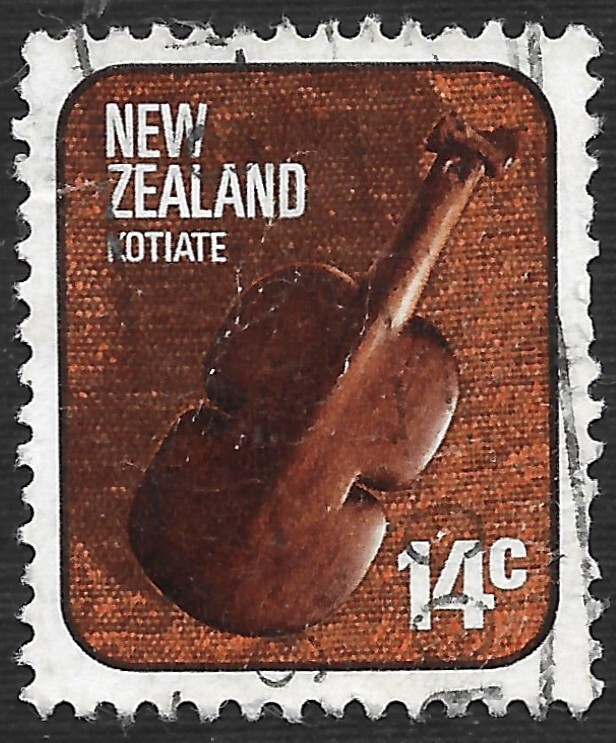 New Zealand #614 14c Maori Artifacts - Kotiate Violin-shapped Weapon ...