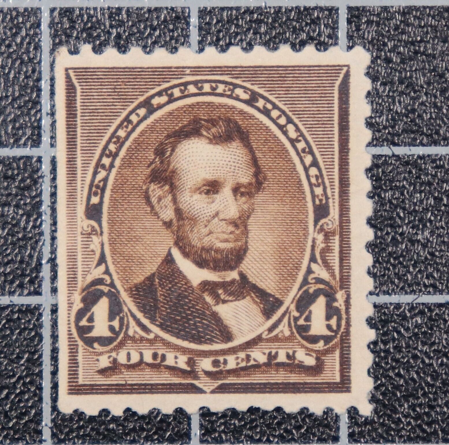 Scott 222 - 4 Cents Lincoln Banknote - OG MH - Nice Stamp - SCV - $80. ...