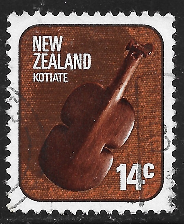 New Zealand #614 14c Maori Artifacts - Kotiate Violin-Shaped Weapon ...