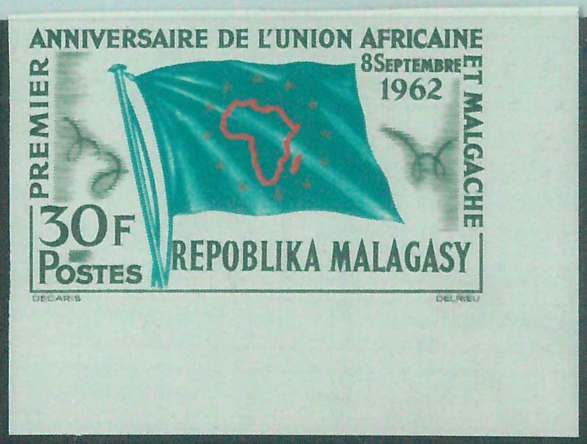 88678 - MADAGASCAR - STAMPS: Yvert 370 - IMPERF non denteles FLAGS maps ...