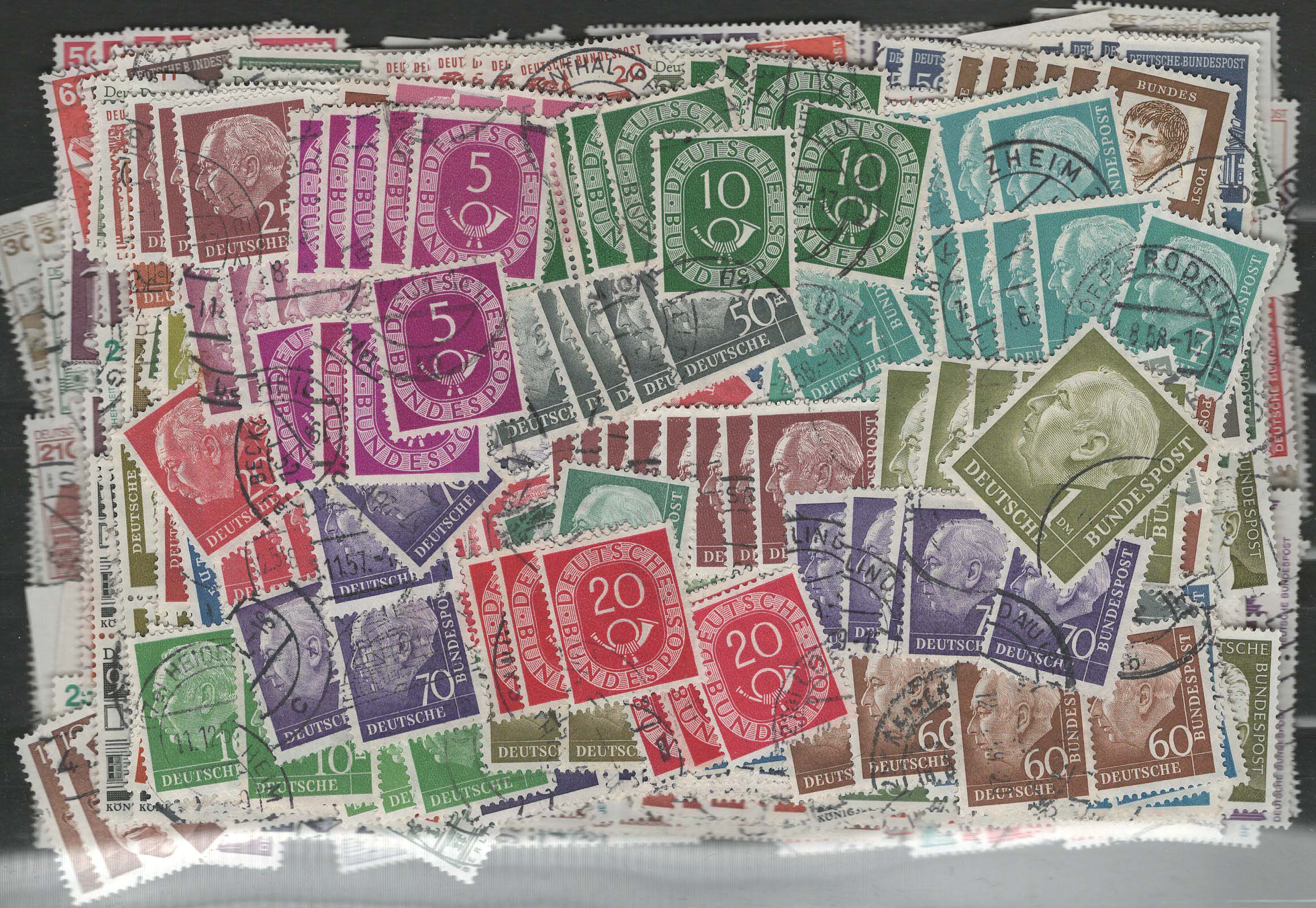 Germany Bund - Lot of 830 definitive stamps (Z525), off paper, high cat ...