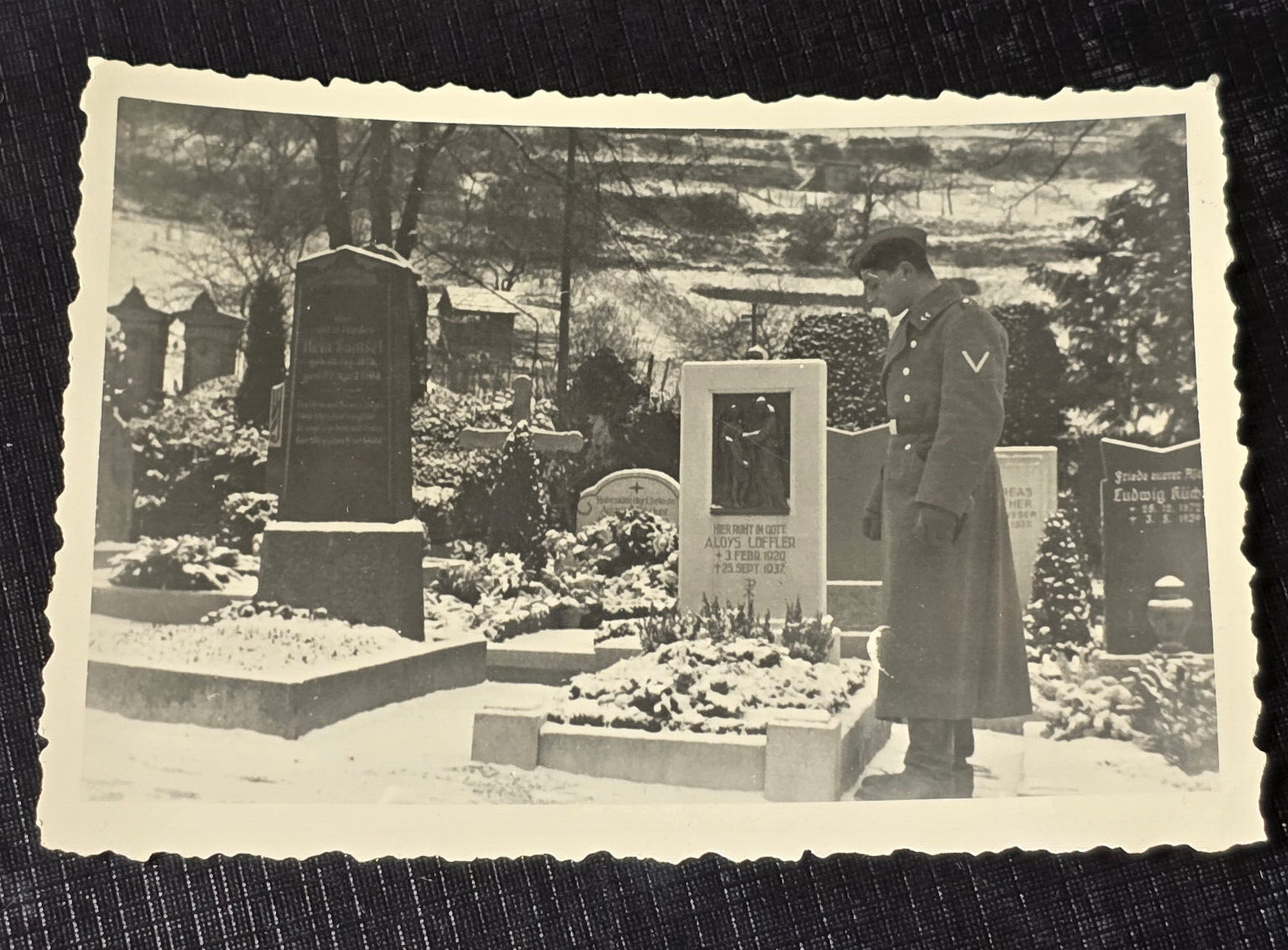 Sad! Wehrmacht Soldier Visits Fallen Comrades Grave 1939 WW2 Wwii ...