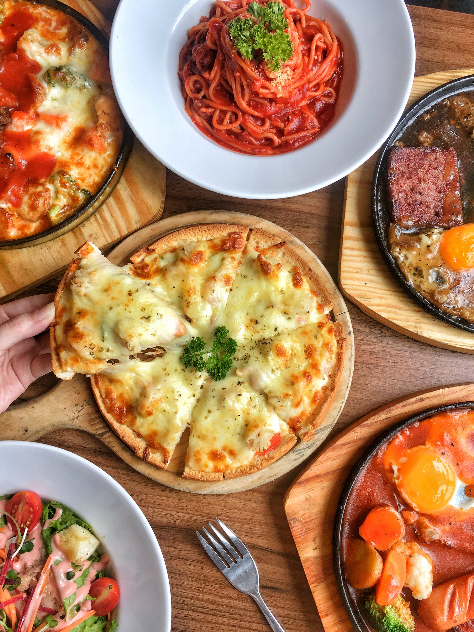 Nhà hàng Aha Food | Chuẩn vị Pizza