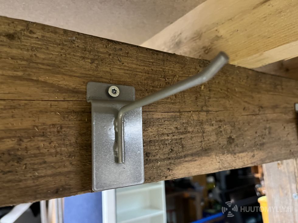 25 kpl erä Tukeva, suoraan seinään ruuvattava TYÖKALUKOUKKU, kestää useimmatkin työkalut ...