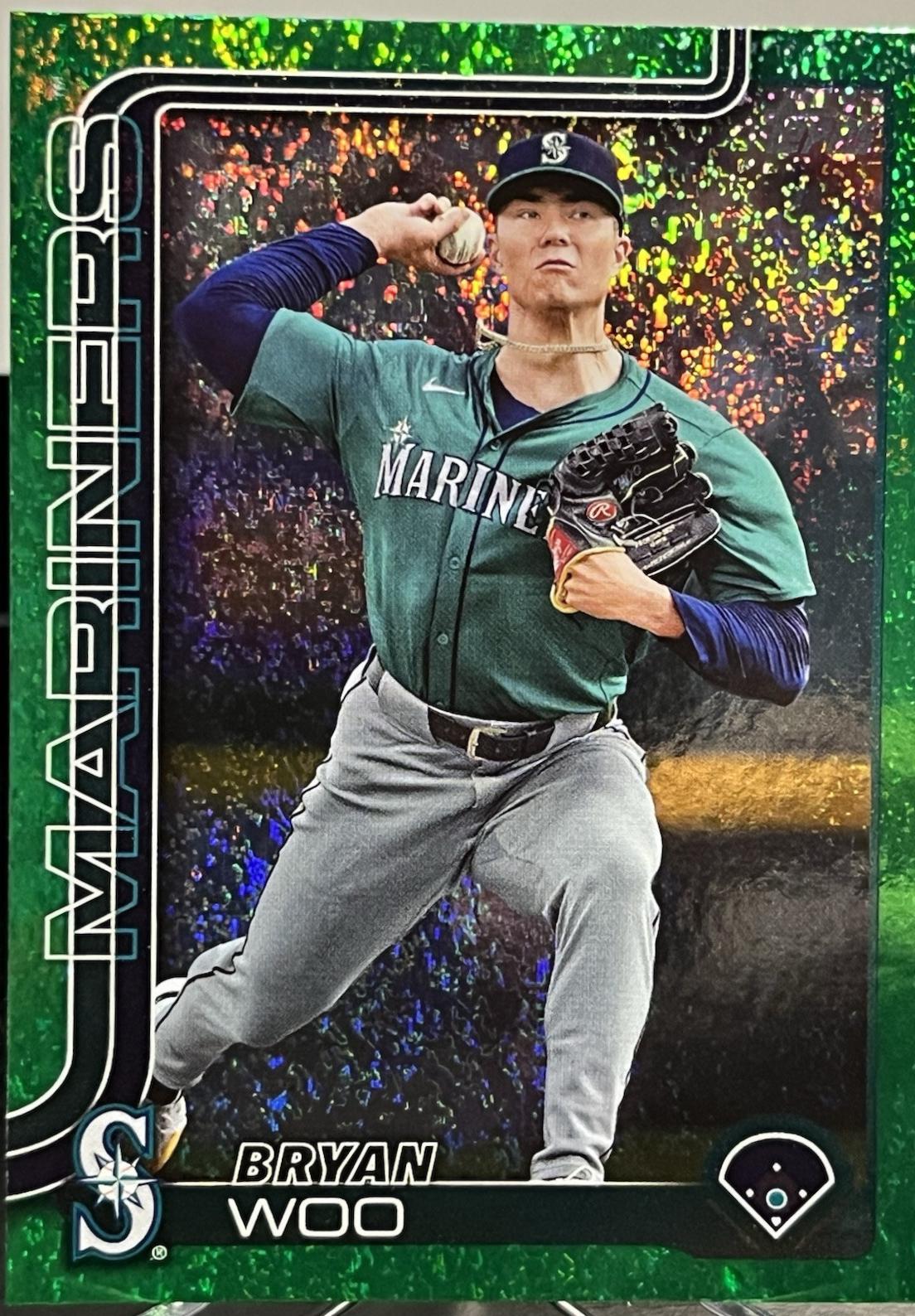 Bryan Woo [Green Rainbow] #327 Prices | 2025 Topps | Baseball Cards