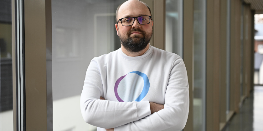 Leaving his venture-backed startup to go full time on a bootstrapped side hustle: A peek at an ...