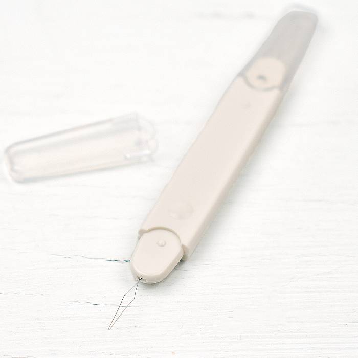 Clover Double-ended Needle Threader - Inspirations Studios