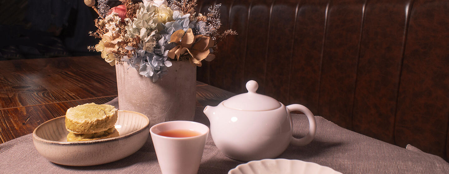 【台北│HALF CUP 半杯】午後3點營業的茶酒沙龍，融合茶、咖啡、甜點和調酒的療癒綠洲。 - Joymap 享樂地圖