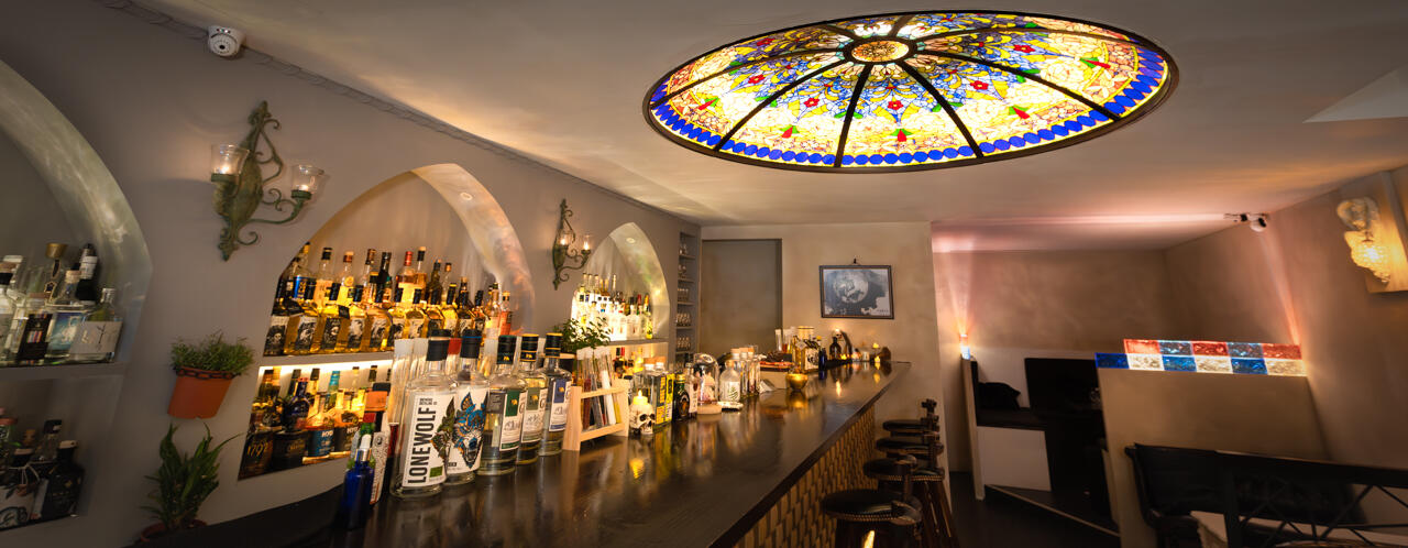 【台北│同位素酒吧 Isotope bar】中世紀古堡的黑暗騎士帶你進入調酒的神秘世界 - Joymap 享樂地圖