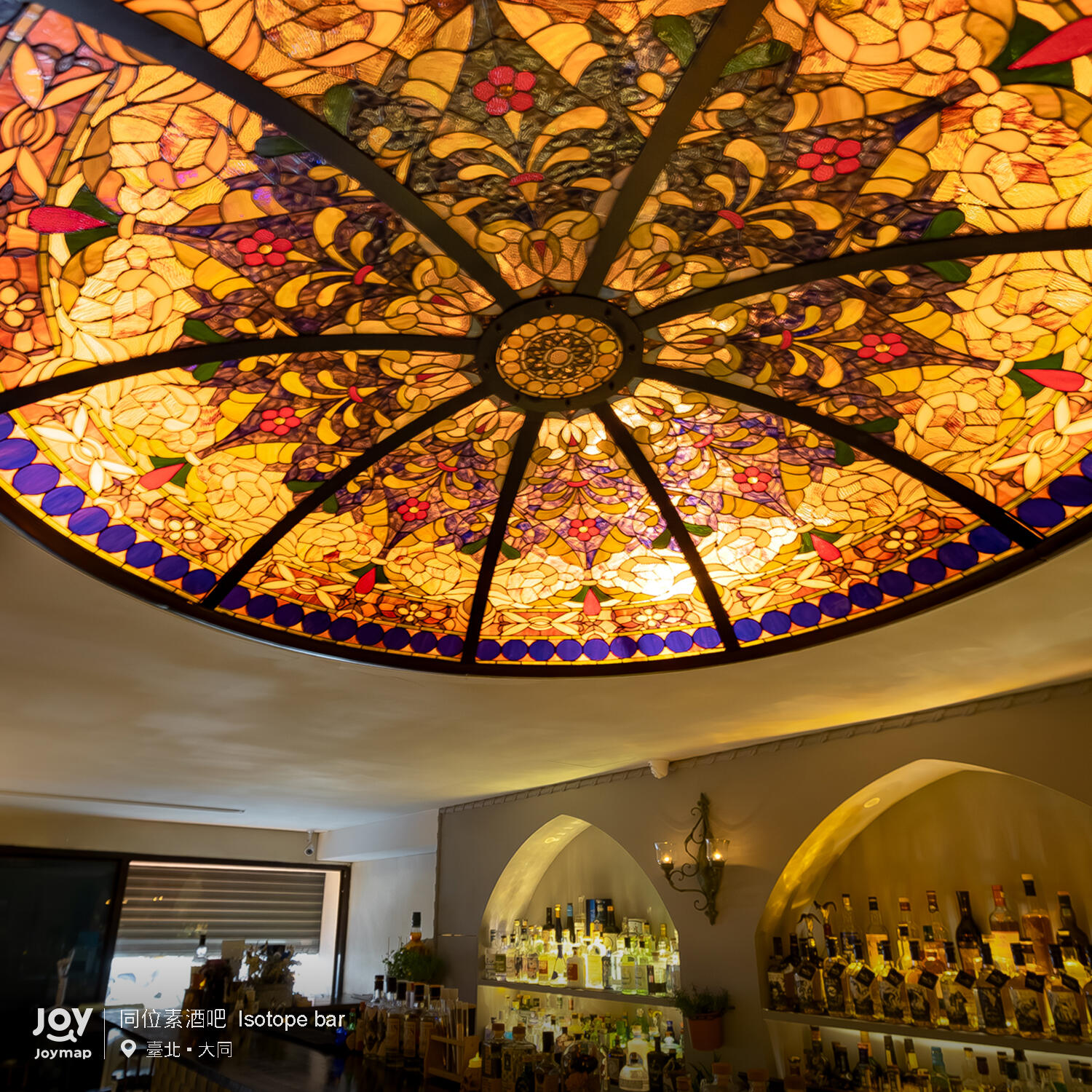 【台北│同位素酒吧 Isotope bar】中世紀古堡的黑暗騎士帶你進入調酒的神秘世界 - Joymap 享樂地圖
