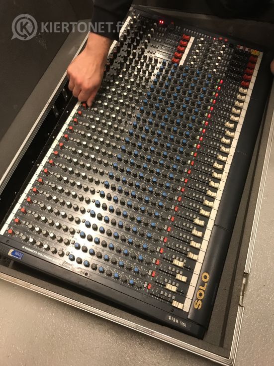 Äänitiski "Soundtracs, Solo Live Monitor 24 x10", with Power Supply and ...