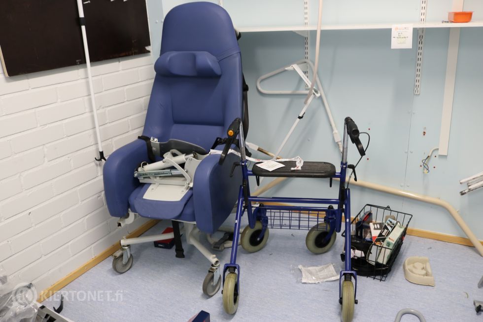 Rollaattori + geriatrinen tuoli (nro 44.) K0.7 – Kiertonet.fi