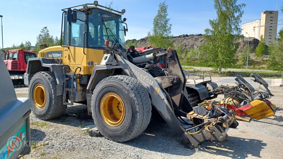 Komatsu WA 200 pz (ajohydrauliikka rikkoontunut) – Kiertonet.fi