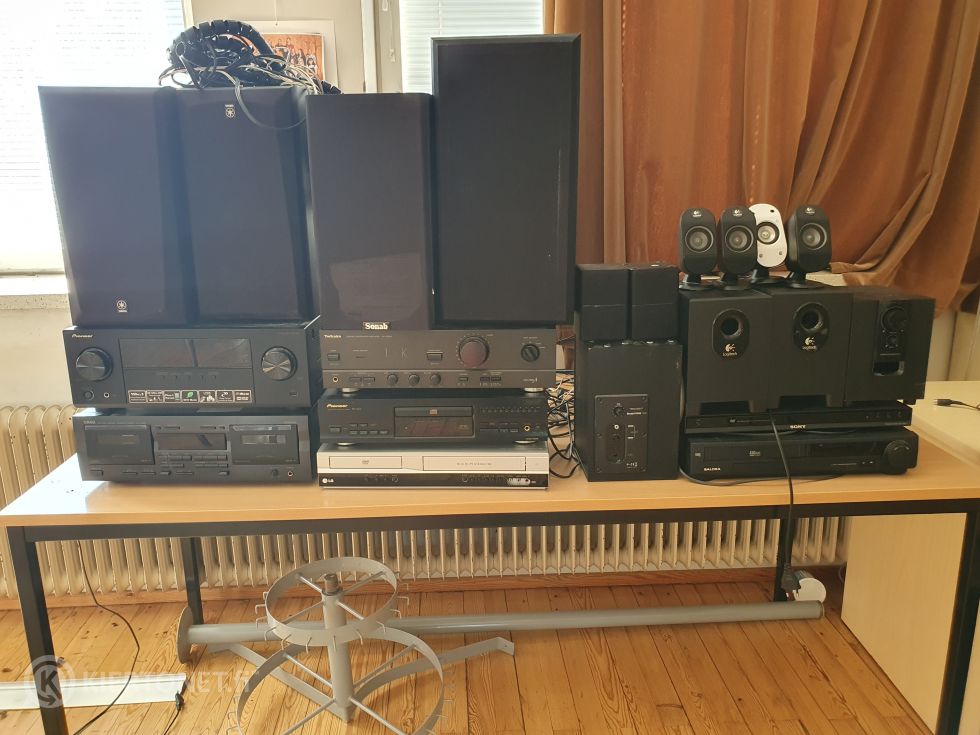 Kasa soittimia ja kaiuttimia – Kiertonet.fi