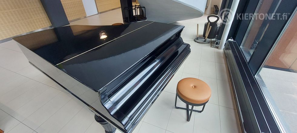 Musta J.Becker flyygeli – Kiertonet.fi