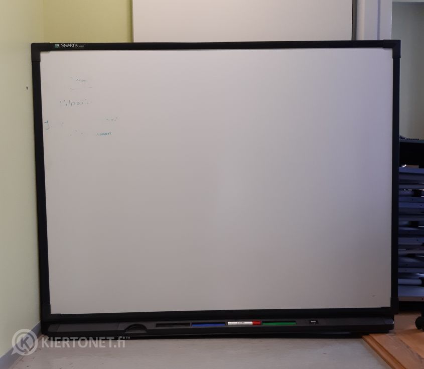 Smart Board valkotaulu ja Optoma projektori – Kiertonet.fi