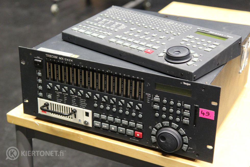(49) Tascam MX-2424 moniraitatallennin – Kiertonet.fi