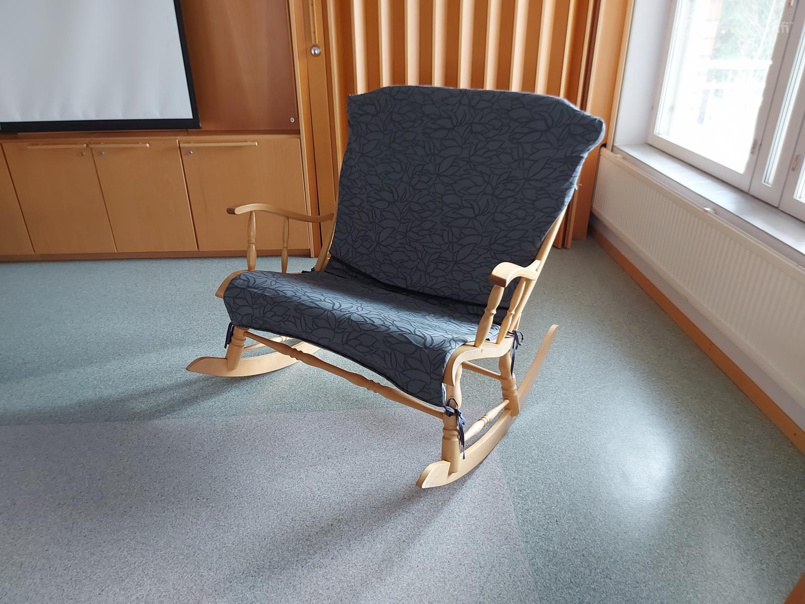 150. Kahden hengen keinutuoli – Kiertonet.fi