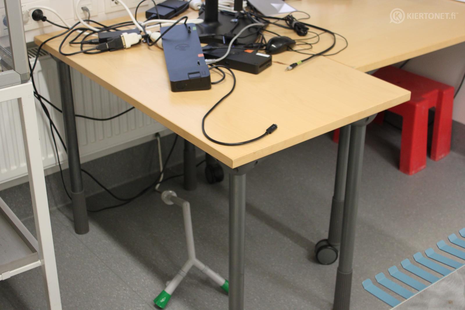 Opepöytä pieni (R1-157) – Kiertonet.fi